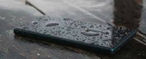 What to Do if you Ever Drop your Phone in Salt Water - AndroidSRC